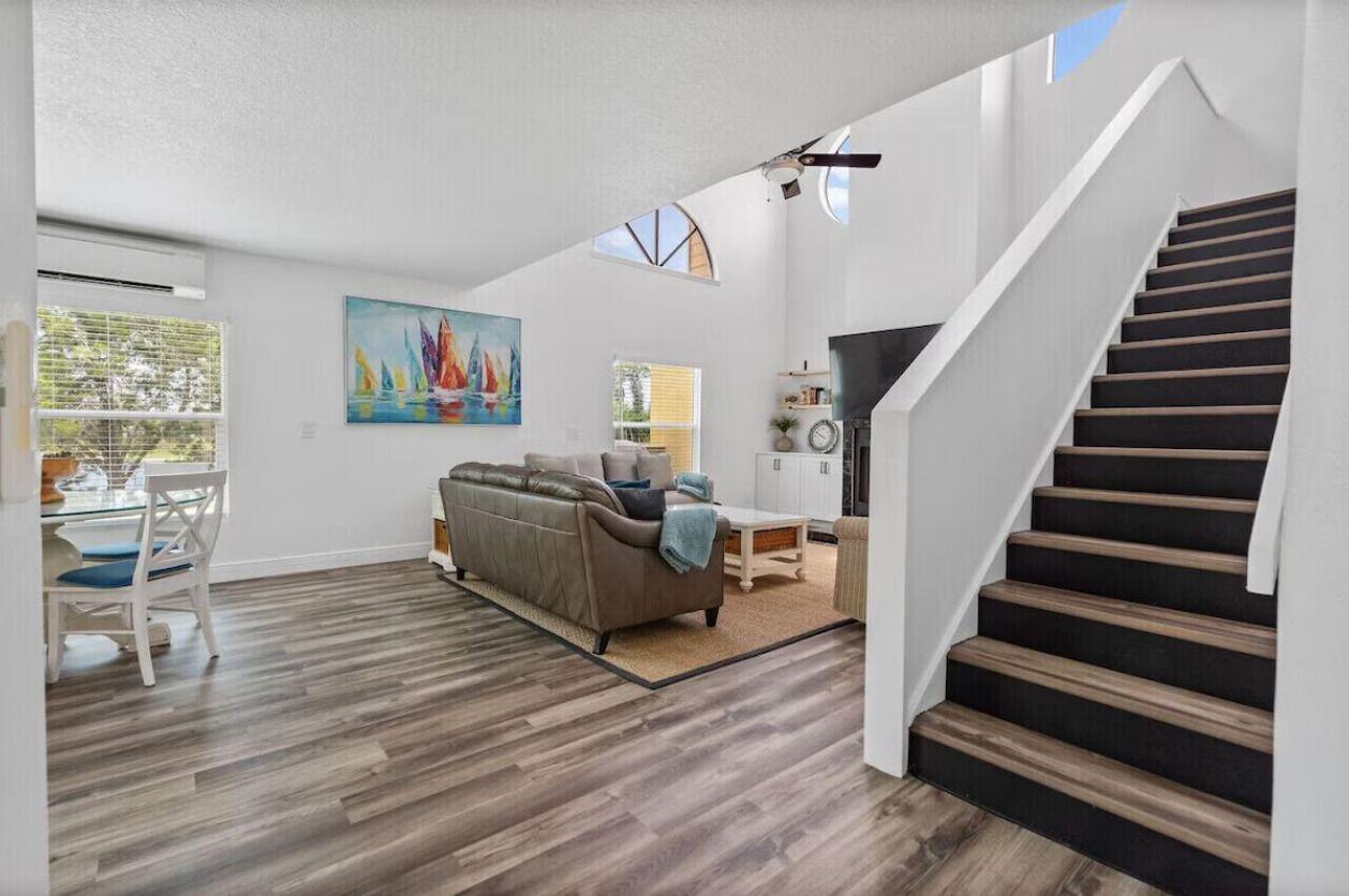 Spacious 3-bedroom, 2.5-bath, Gem  Pet-friendly & Just 0.6 Miles To The Sand! - Indian Shores, FL