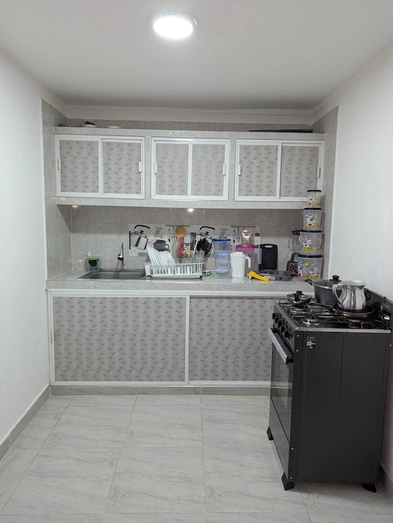 Spacious 5-bedroom House With Garage And Double Kitchens - Cali