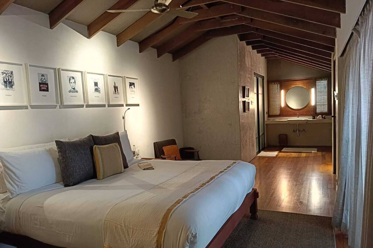 Quarto Duplo Gallery, vista para o jardim | Roupa de alta qualidade, cofre no quarto