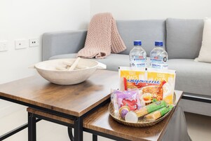 Apartamento superior, 1 cama Queen, para não fumantes, cozinha | Área de estar | TV LED 43 polegadas com canais digitais, Netflix, serviços de streaming