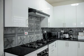 Casa de campo | Cozinha privada | Geladeira grande, micro-ondas, fogão, cooktop