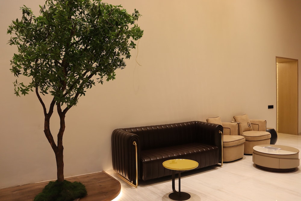 The Long D Hotel And Banquet - Surat