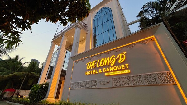 The Long D Hotel And Banquet - Surat