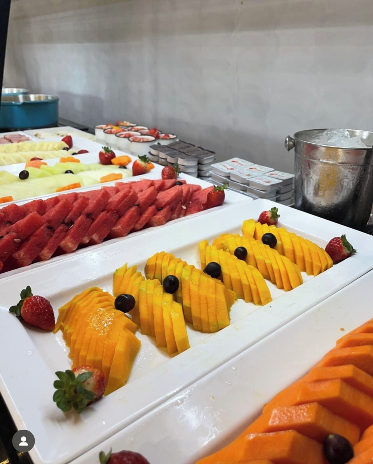 Café da manhã com buffet grátis todos os dias