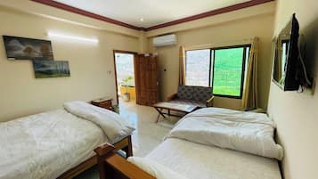 Quarto casal luxo | Quartos à prova de som, ferros/tábuas de passar roupa, Wi-Fi de cortesia