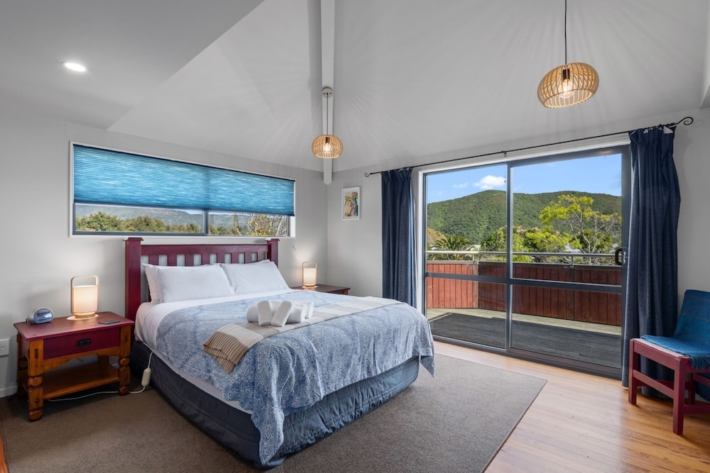 Waimarama Hideaway - Waikawa Holiday Home - Picton | Vrbo