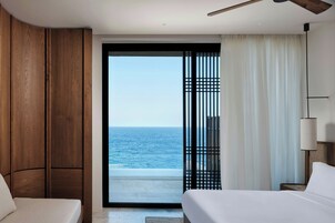 Earth-Sheltered Villa, Sea View, Private Pool, Terrace | Frigobar, cofres nos quartos, escrivaninha, cortinas blackout