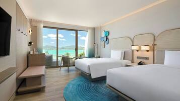 Minibar, cofre no quarto, secretária, quartos insonorizados