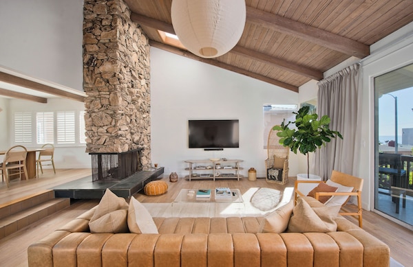 Stylish, 3 Bedroom Beach House W/ Ocean Views - Hermosa Beach, CA