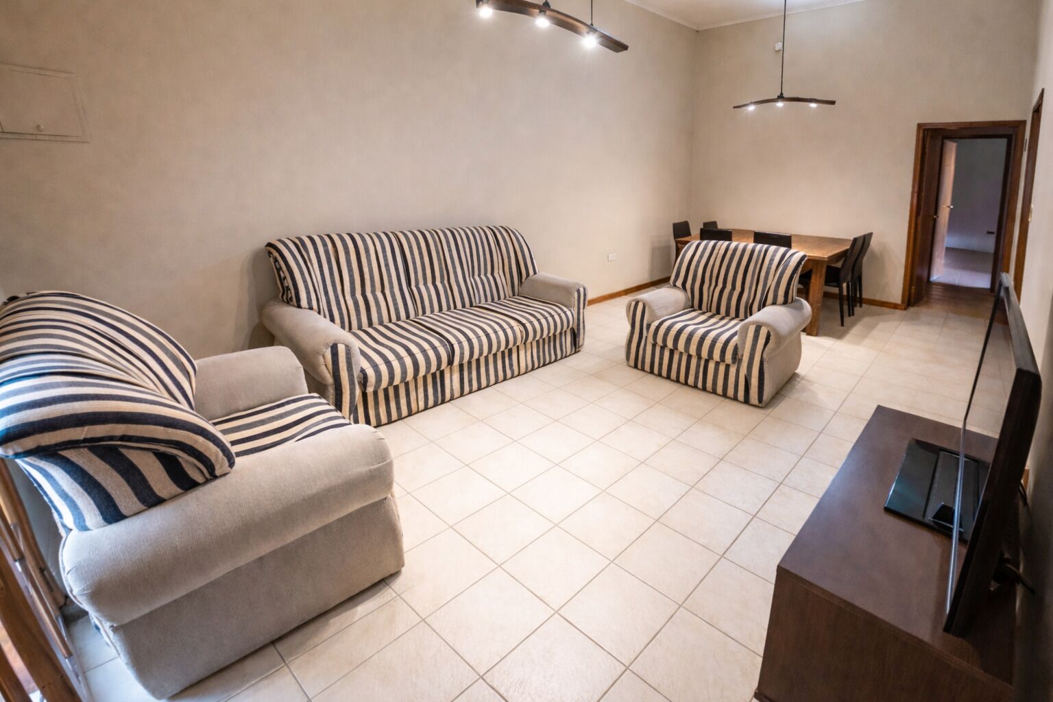 Casa Syrah: Lodging With Parking, Games Room And Swimming Pool. - Mendoza