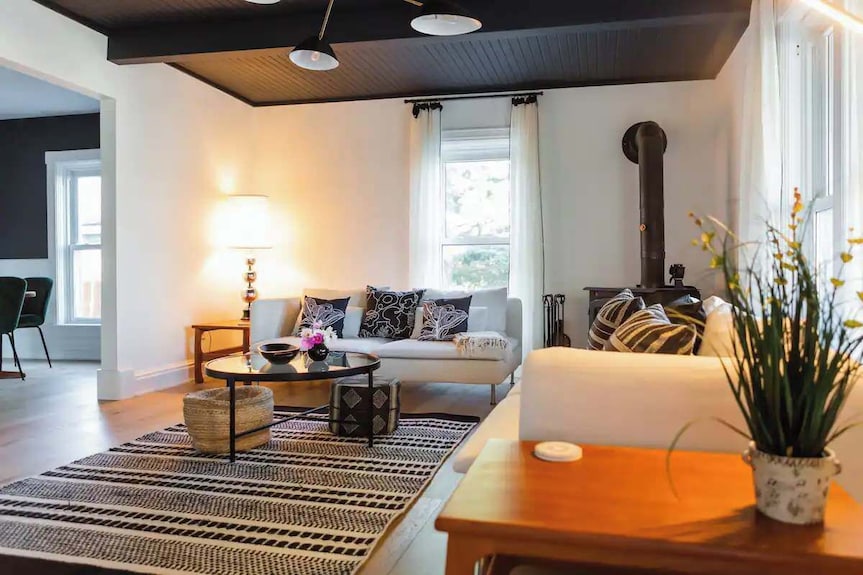 The Vue - Nestled By Roblin's Lake With A Hot Tub - Prince Edward