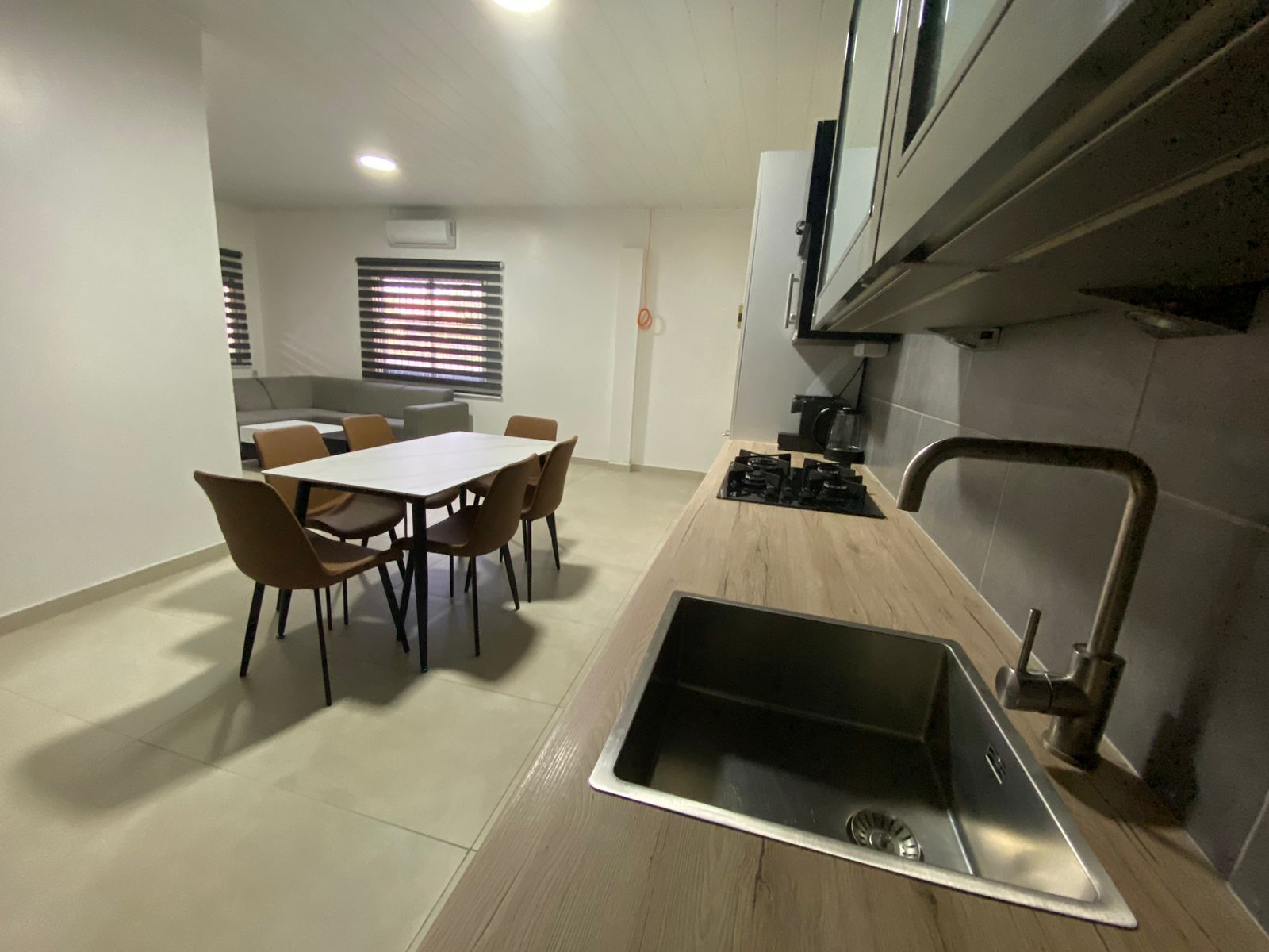 Apartamento de Luxo, pátio | Cozinha privada | Uma chaleira elétrica, uma torradeira 
