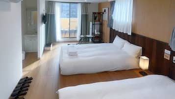 Quarto quádruplo, para não fumantes, vista para a cidade | Wi-Fi de cortesia