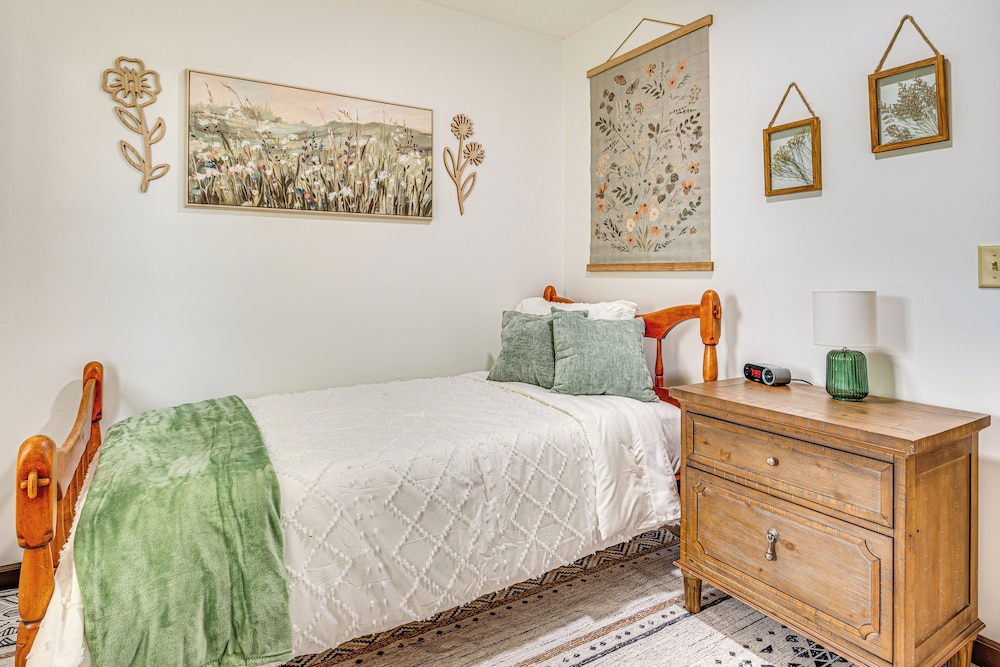 17 Mi To Brookville Lake: Home W/ In-unit Laundry - Connersville, IN