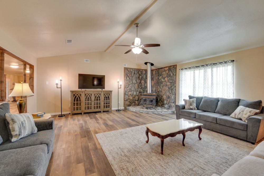 3 Mi To Lake Charles: Family Home In Louisiana! - Lake Charles, LA