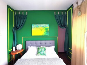 Condo urbano, 1 quarto, vista para a cidade | Escrivaninha, ferros/tábuas de passar roupa, Wi-Fi de cortesia