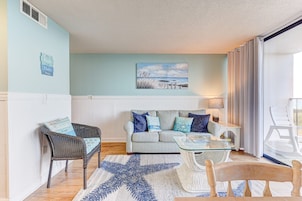 Apartamento em Condomínio Fechado, 1 quarto | Sala de estar | Smart TV