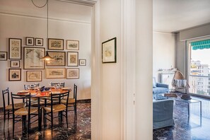 Apartamento Básico, varanda | Sala de jantar