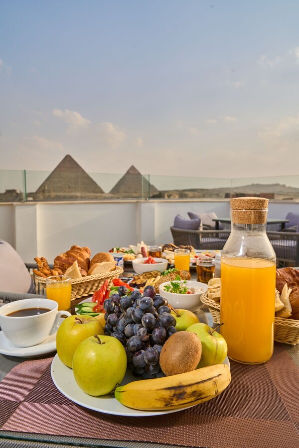 Casa De Pyramids - Egypt