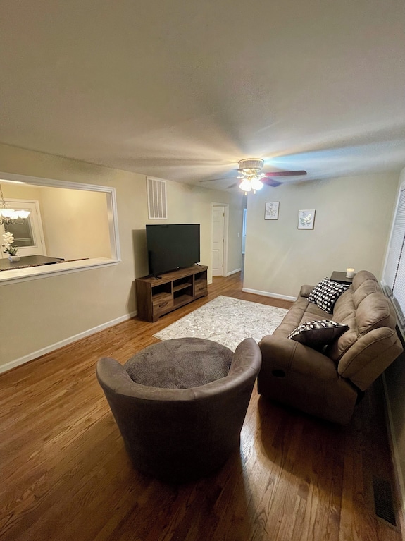 Charming Pet Friendly 4-bedroom House In Quaint Fredericksburg With Wifi, Ac - 프레드릭스버그