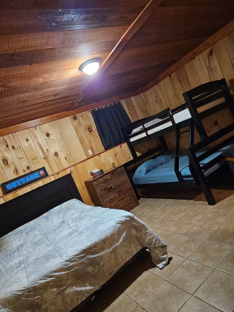Four Seasons Cozy Getaway - Weslemkoon | Vrbo
