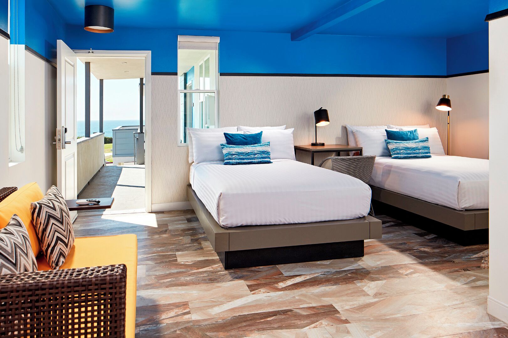 Steps From The Sand: Room With Ocean Panorama In Modern Setting - Mission Bay, CA