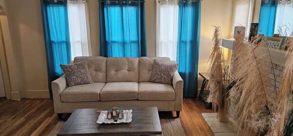 A Grand Stay Is A Charming Three Bedroom Home In A Very Rich Historical District - Detroit