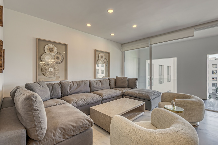 Spacious Luxury Apartment With Ocean Views, Pool And Steps To Playa El Médano - Cabo San Lucas