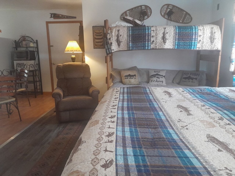 Cabin 2 - Unit 3 Sleeps 5 People - Long Lake, NY