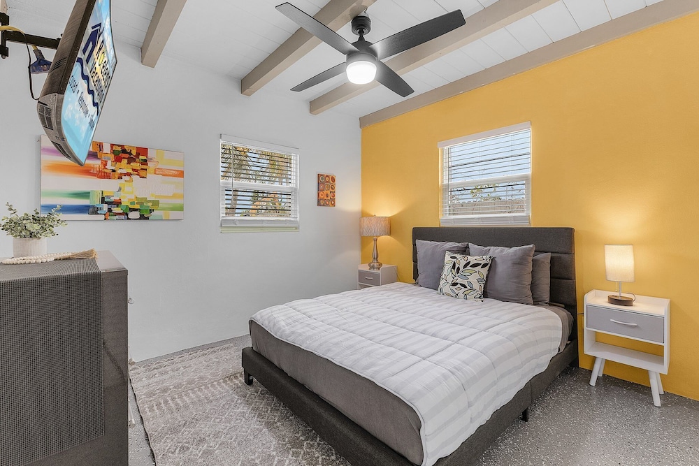 Gulf Access, Dock, Heated Pool, Across from the Beach - Sea-cluded ...