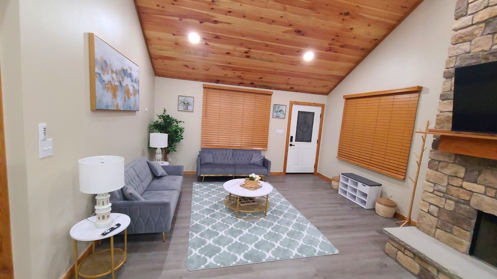 Tranquil 2-bedroom Cabin On An Acre In Serene Pottsboro, 4 Mins To Lake Texoma! - Lake Texoma