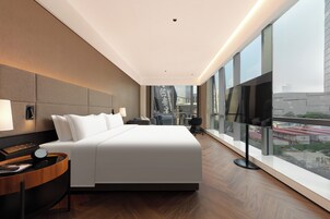 Quarto casal panorâmico, banheiro privativo, vista para a cidade | Camas com colchões pillow-top, frigobar (abastecido com itens grátis)