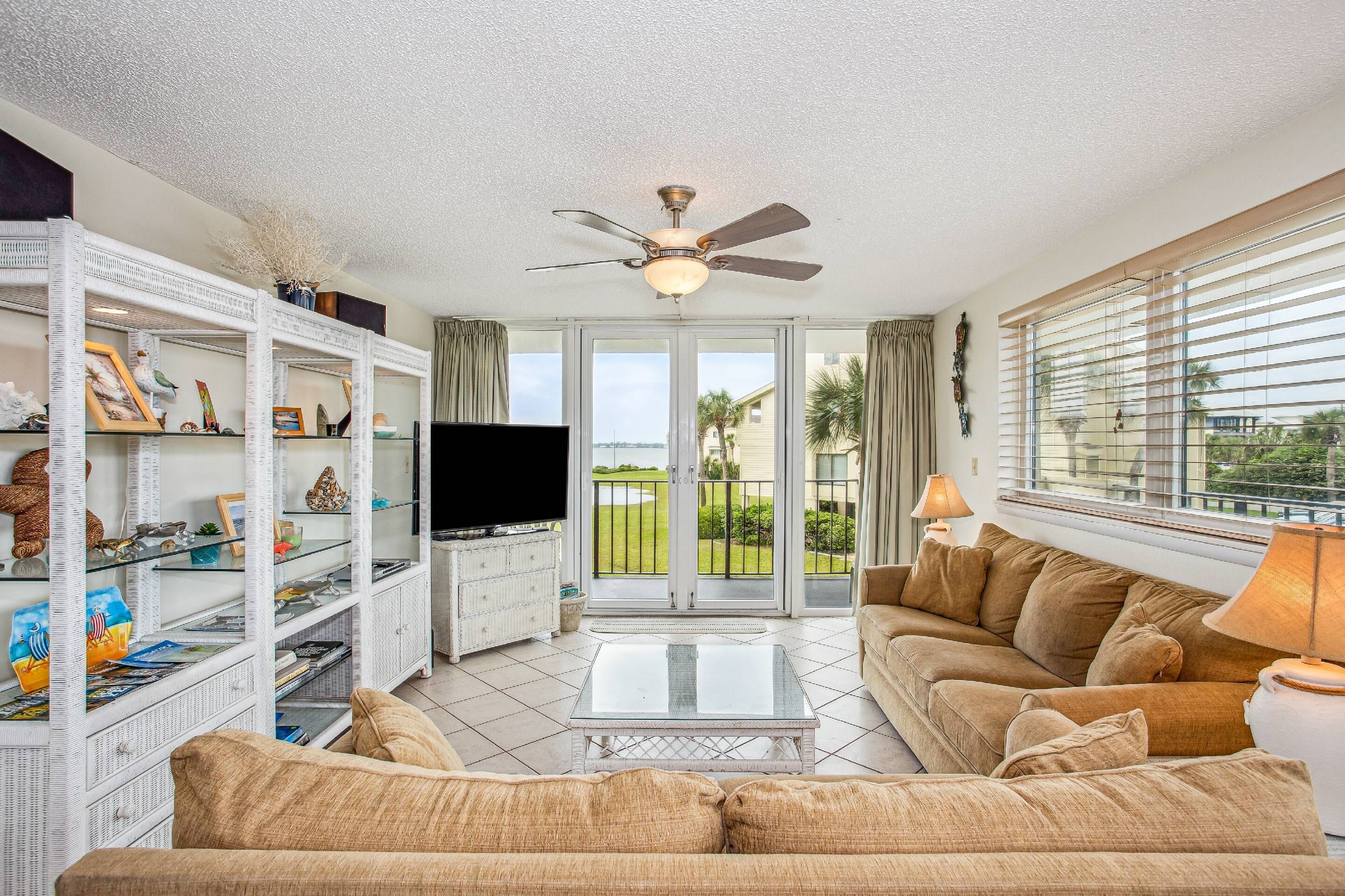 Waterfront 2br Condo With Amazing Views - Huge Community Pool - Convenient Beach Access - Fast Wifi - Pensacola Beach
