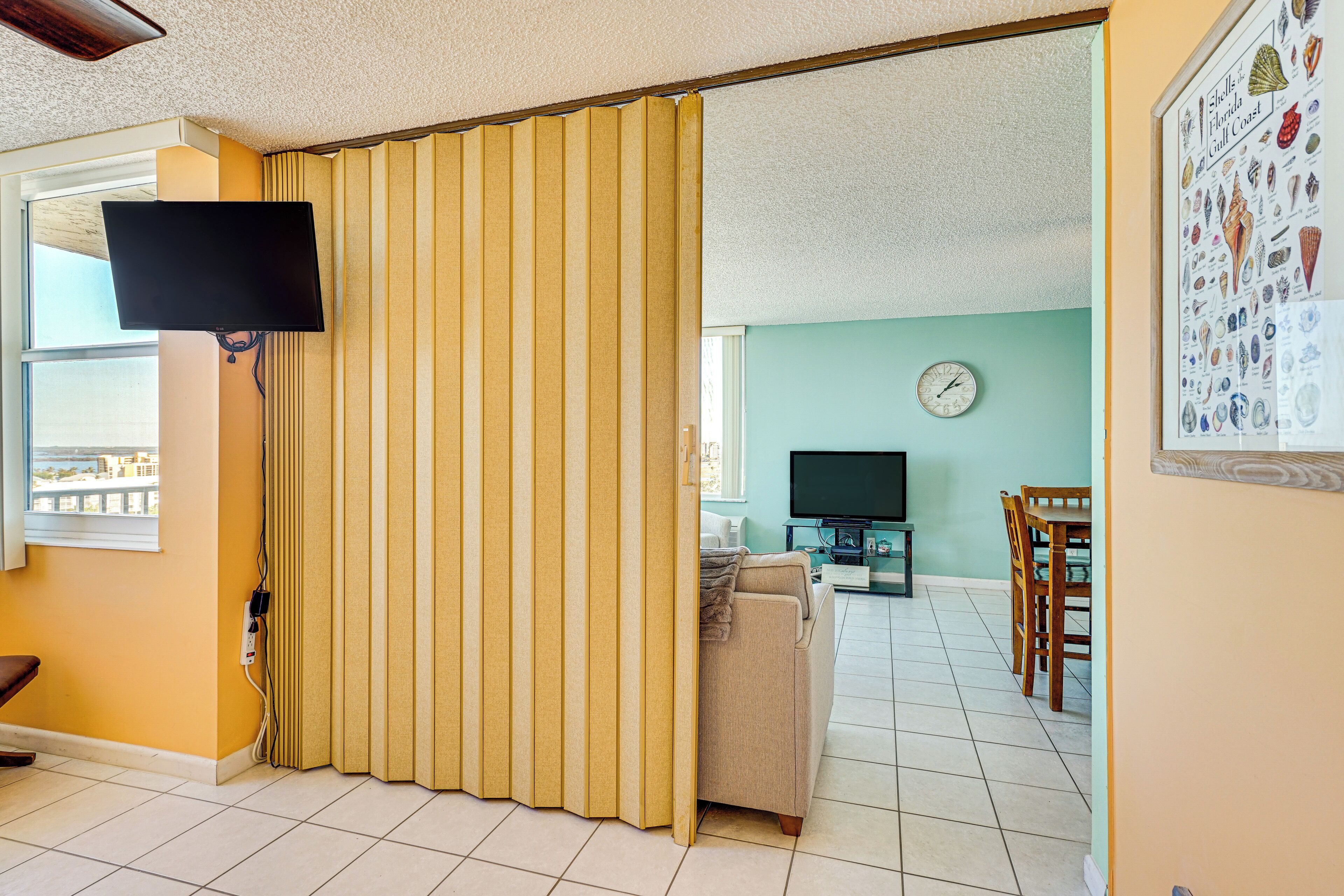 Beachfront Condo W/ Bay View In Fort Myers Beach! - Fort Myers Beach, FL