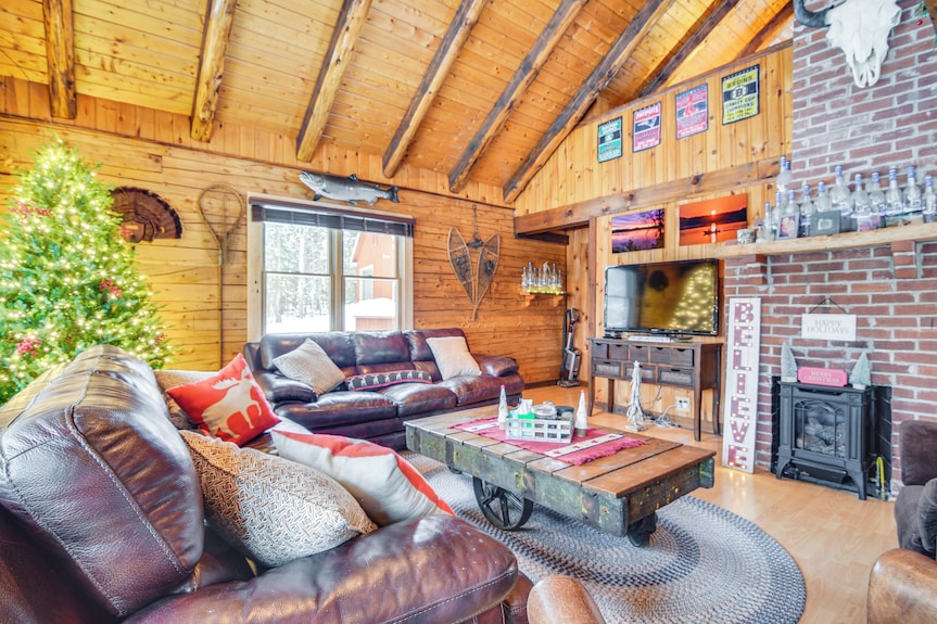 Deck & Fire Pit: Secluded Cabin Near Lake Francis! - New Hampshire (State)