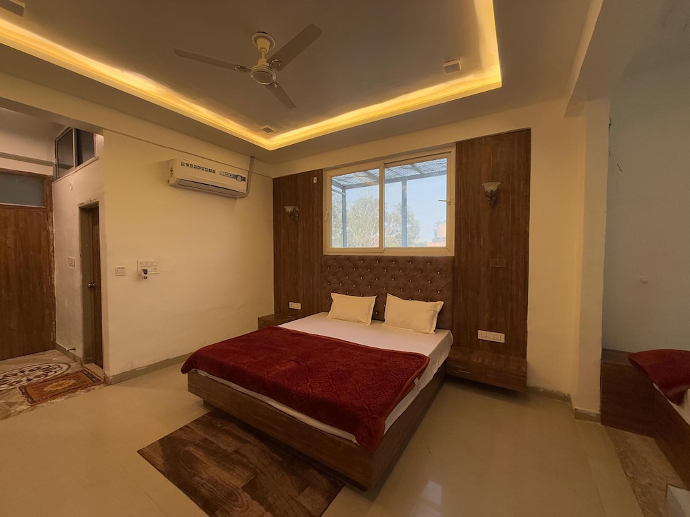 Shree Radha Residency-near Iskcon Temple - Vrindavan