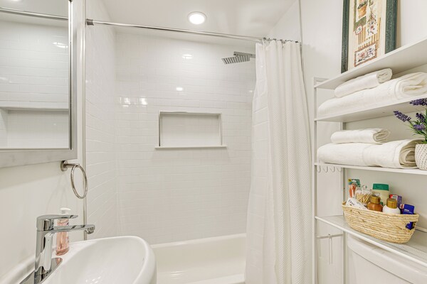 1 Mi To Prudential Center: Remote Work-ready Apt - Montclair, NJ