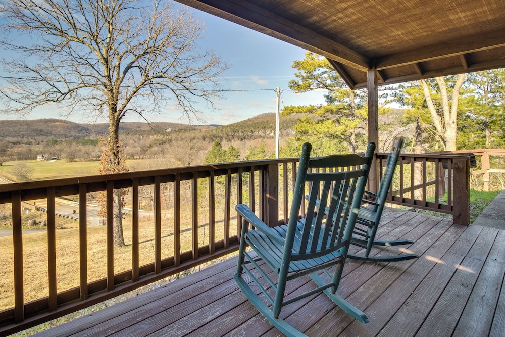Fish, Hike & Unwind: Getaway In Mountain View! - Arkansas