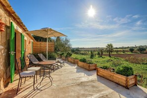 Quarto casal superior, vista para o jardim | Wi-Fi de cortesia