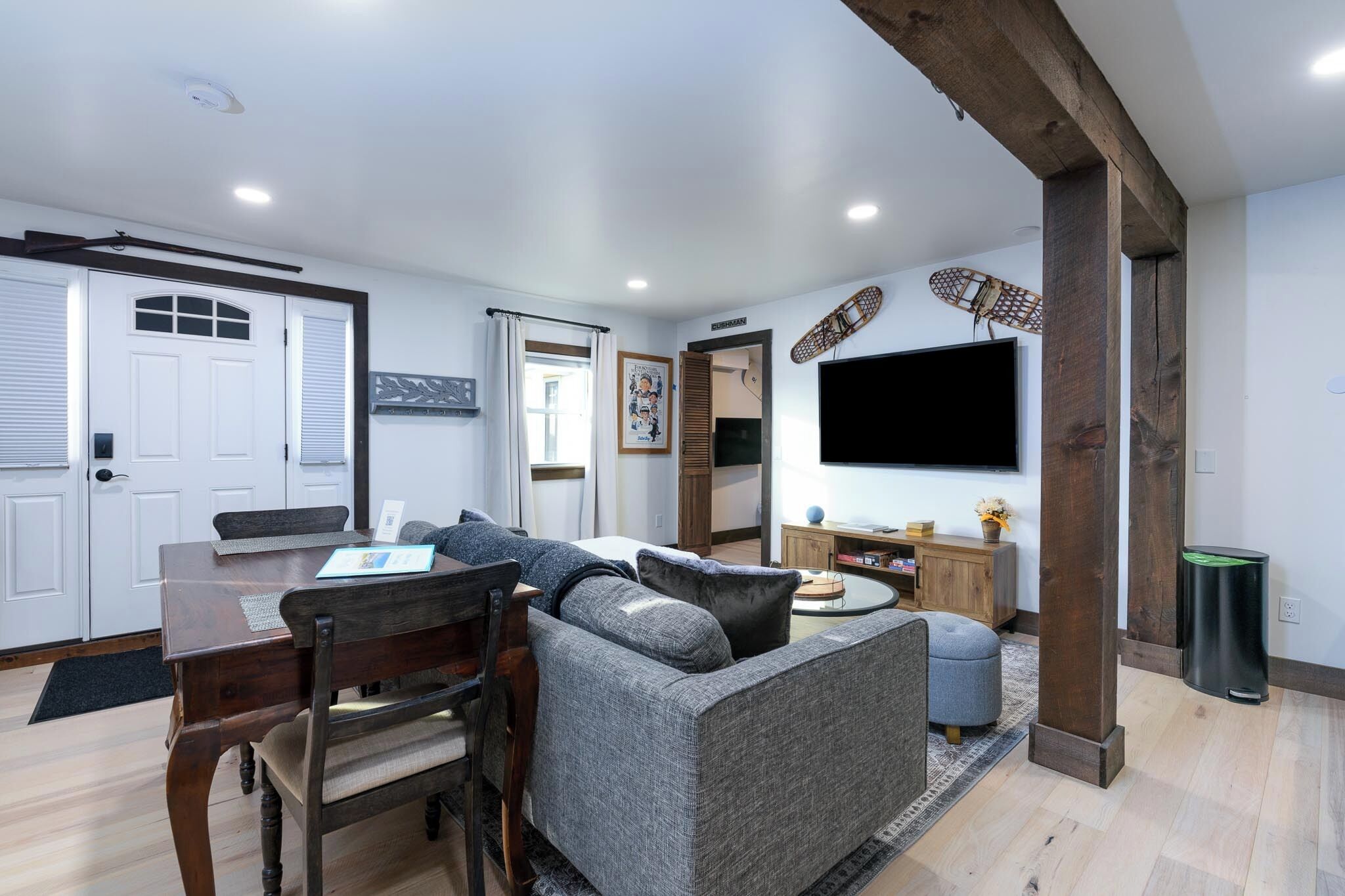 Cozy Ski Retreat With Hot Tub  15 Min To Stowe Mountain, King Bed Awaits! - Waterbury Village Historic District