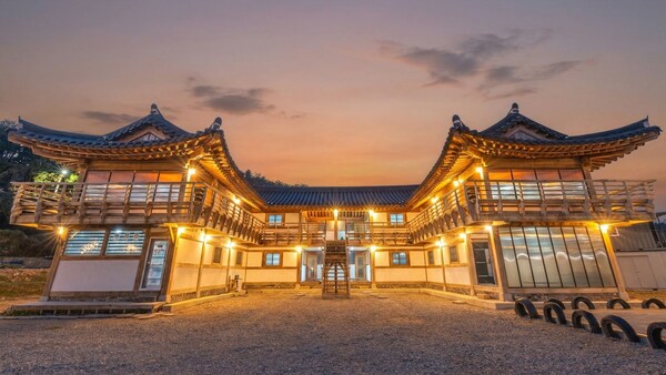 Gyeongju Aratteul Hanok Pet Pension - Gyeongju-si