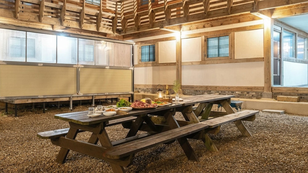 Gyeongju Aratteul Hanok Pet Pension - Gyeongju-si