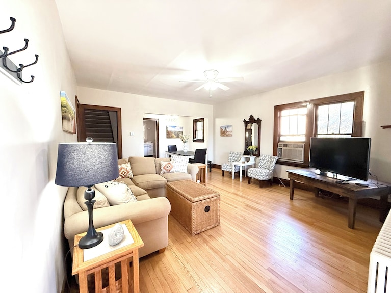 The Riverside Brickhouse- 6 Bedrooms, 2 Bathroom, Riverviews, Grill, Ac/wifi - Prairie du Chien, WI