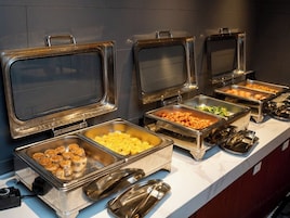 Pequeno-almoço self-service diário incluído