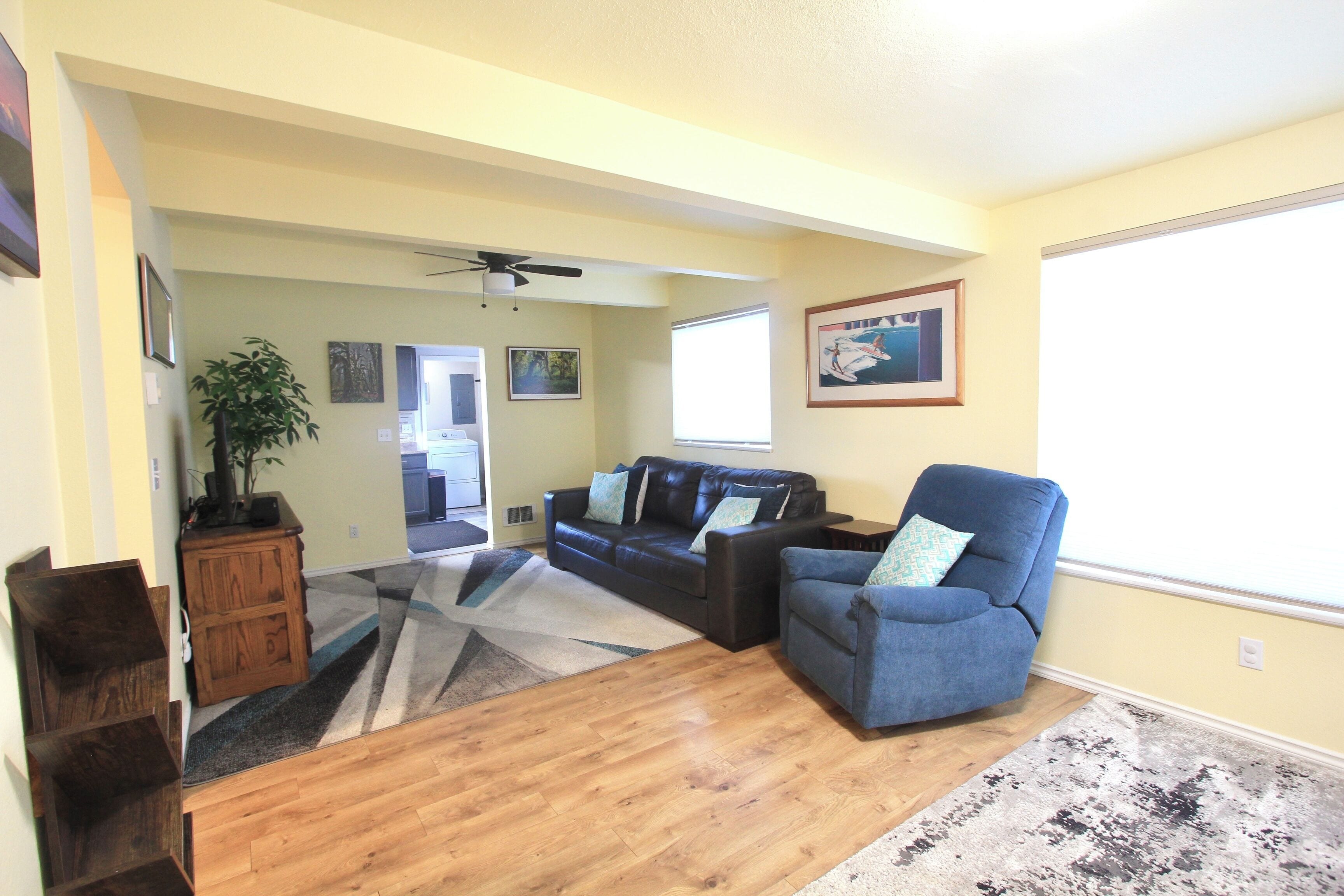 New Upstream Cottage! Pet Friendly W/views!! Wifi And Fenced Backyard - Port Angeles, Washington