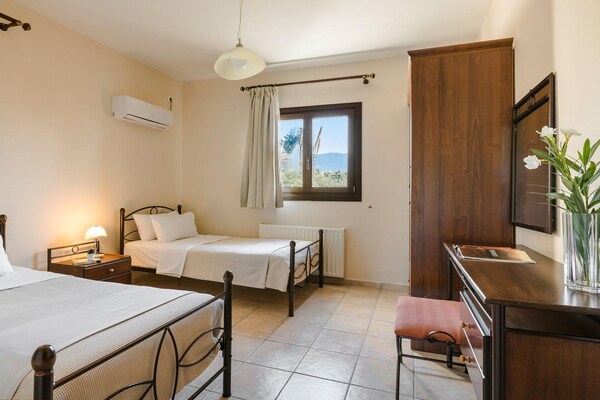 Ilios Kefalonia With 3 Bedrooms And 3 Bathrooms - Cephalonia