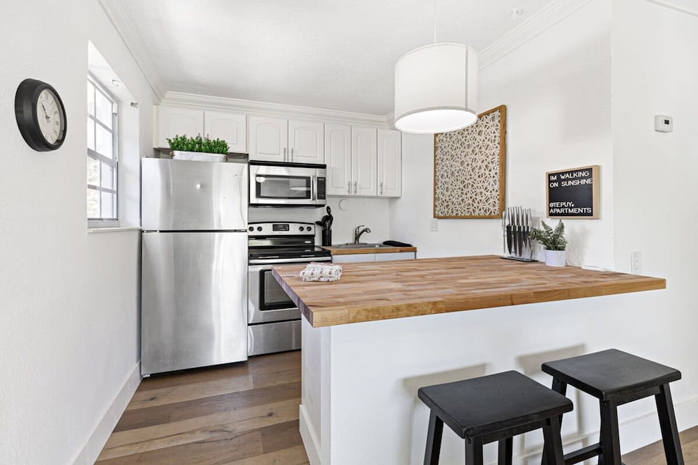 Bright And Spacious 2 Br Apartment - Fort Lauderdale, FL