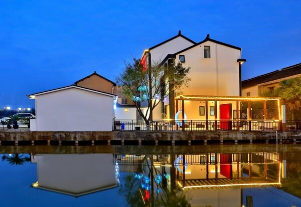 Shanghai Lanting Resort Hotel (Shanghai Disneyland) - Shanghai