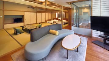 Quarto Deluxe, não fumadores, vista para o rio (Suite, with open-air bath) | Sala de estar