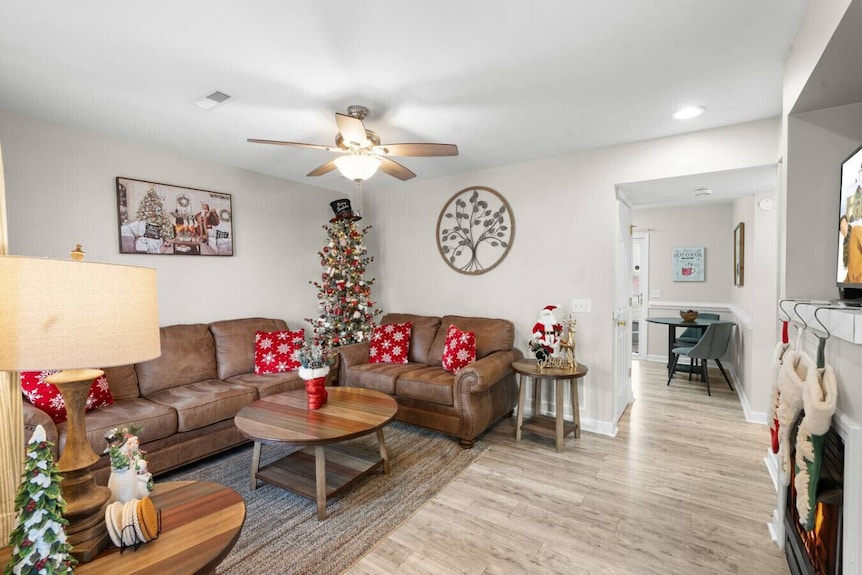 Green Apple Townhouse: 2br*resort Amenities + 1 Mile To Pigeon Forge - Pigeon Forge, TN